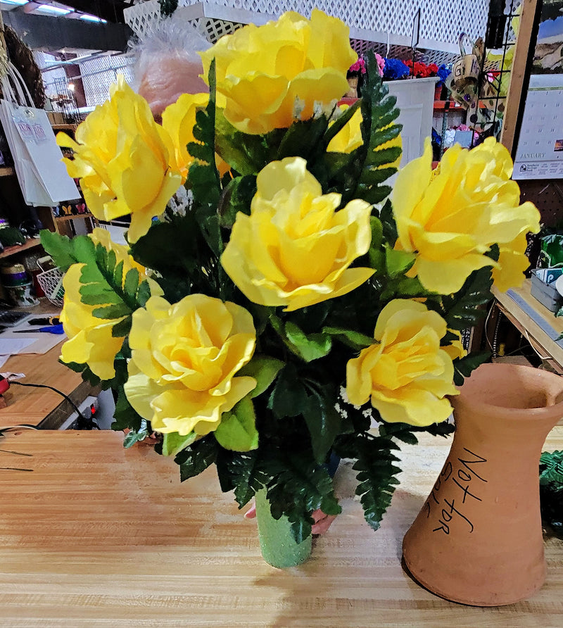 DIY Yellow Rose Memorial Cone – Ellis Home & Garden