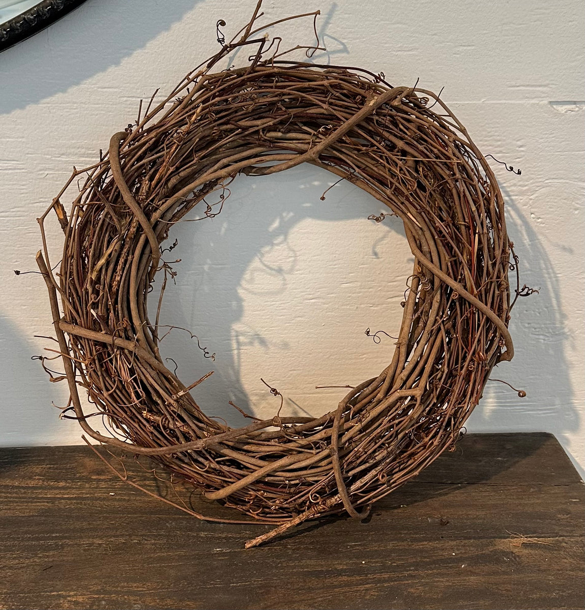 14" Round Grapevine Wreath – Ellis Home & Garden